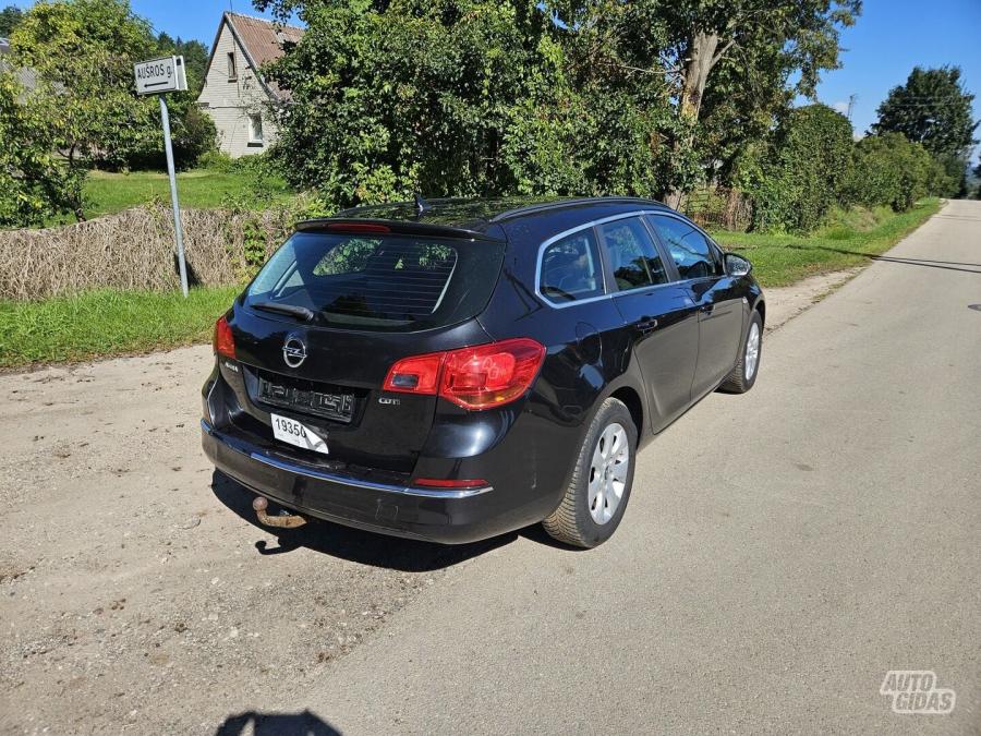 Opel Astra 2015 in Prienai, with an engine capacity of 1.60 L and mileage of 251 thousand km for 3550 €, photo 3 on AUTOMOTO.COM.LV