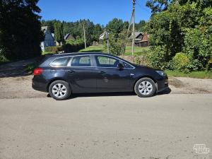 Opel Astra 2015 in Prienai, with an engine capacity of 1.60 L and mileage of 251 thousand km for 3550 €, photo 4 on AUTOMOTO.COM.LV