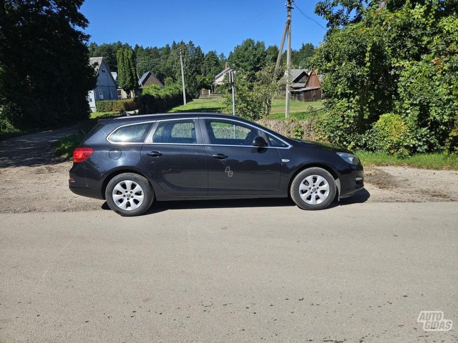 Opel Astra 2015 in Prienai, with an engine capacity of 1.60 L and mileage of 251 thousand km for 3550 €, photo 4 on AUTOMOTO.COM.LV
