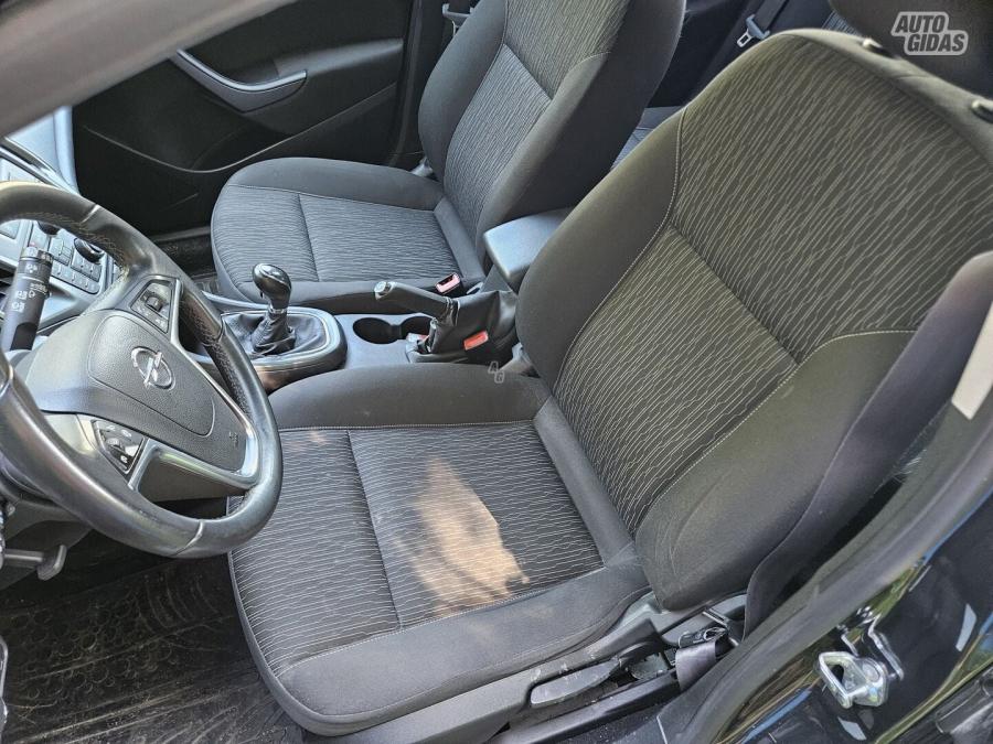Opel Astra 2015 in Prienai, with an engine capacity of 1.60 L and mileage of 251 thousand km for 3550 €, photo 18 on AUTOMOTO.COM.LV