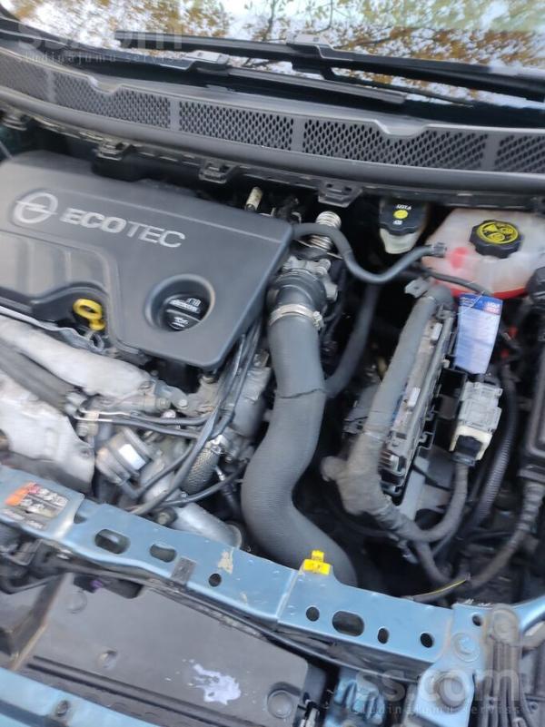 Opel Astra 2016 in Riga, with an engine capacity of 1.60 L and mileage of 212 thousand km for 9200 €, photo 4 on AUTOMOTO.COM.LV