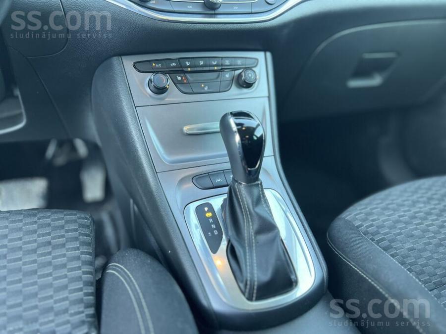 Opel Astra 2016 in Riga, with an engine capacity of 1.60 L and mileage of 268 thousand km for 5900 €, photo 16 on AUTOMOTO.COM.LV