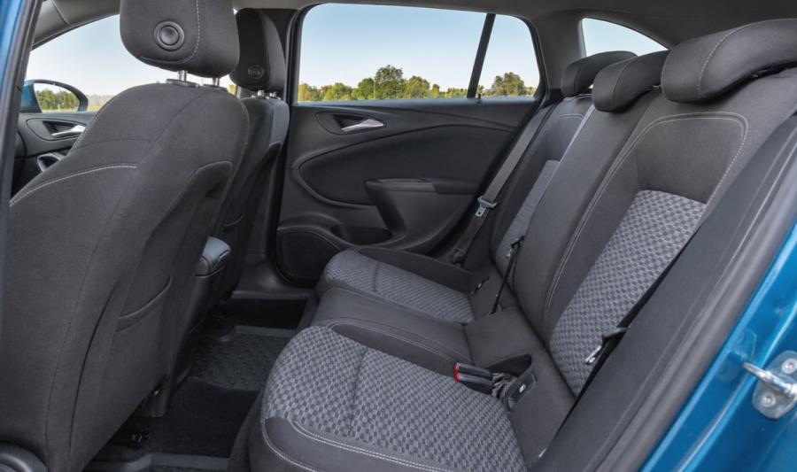 Opel Astra 2016 Tallina, ar dzinēja tilpumu 1.60 L un nobraukumu 256 tūkst. km par 6250 €, foto 27 vietnē AUTOMOTO.COM.LV