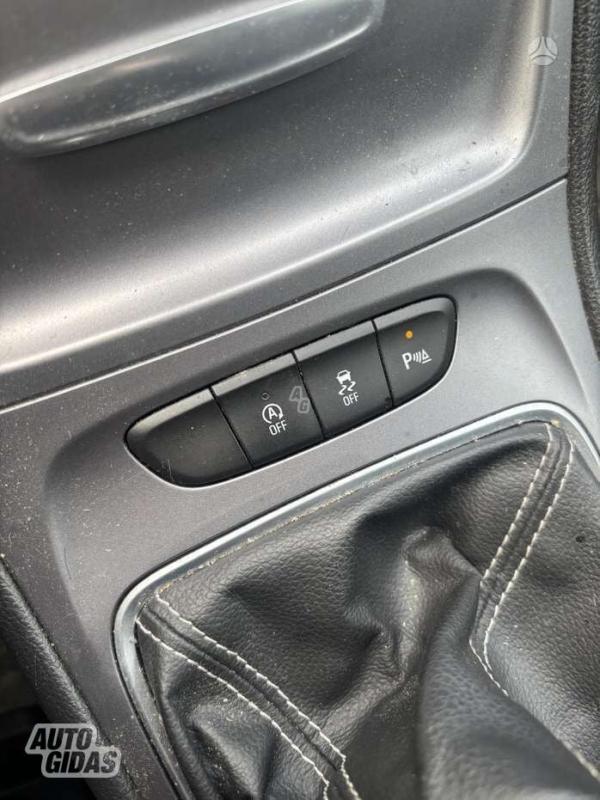 Opel Astra 2016 in Klaipeda, with an engine capacity of 1.60 L and mileage of 323 thousand km for 3500 €, photo 5 on AUTOMOTO.COM.LV