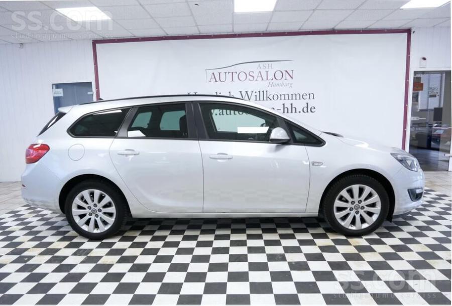 Opel Astra 2017 in Ogre, with an engine capacity of 1.60 L and mileage of 216 thousand km for 5795 €, photo 1 on AUTOMOTO.COM.LV
