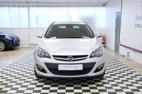 Opel Astra 2017 in Ogre, with an engine capacity of 1.60 L and mileage of 216 thousand km for 5795 €, photo 2 on AUTOMOTO.COM.LV