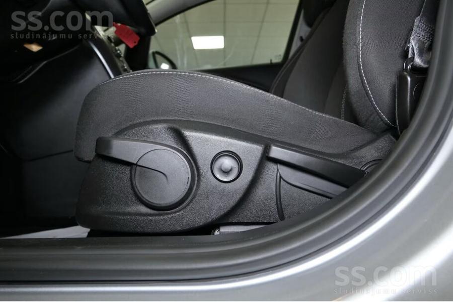 Opel Astra 2017 in Ogre, with an engine capacity of 1.60 L and mileage of 216 thousand km for 5795 €, photo 16 on AUTOMOTO.COM.LV