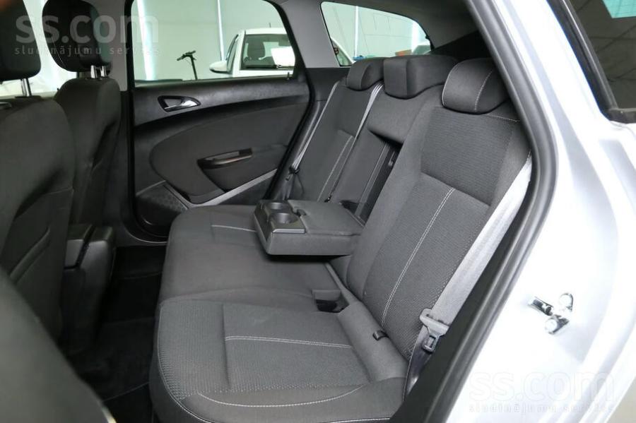 Opel Astra 2017 in Ogre, with an engine capacity of 1.60 L and mileage of 216 thousand km for 5795 €, photo 19 on AUTOMOTO.COM.LV