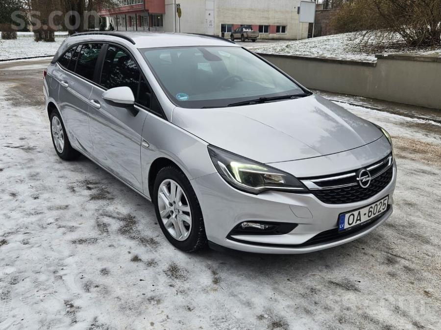 Opel Astra 2018 in Jekabpils, with an engine capacity of 1.60 L and mileage of 207 thousand km for 6690 €, photo 4 on AUTOMOTO.COM.LV