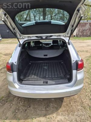 Opel Astra 2018 in Jekabpils, with an engine capacity of 1.60 L and mileage of 279 thousand km for 5599 €, photo 5 on AUTOMOTO.COM.LV
