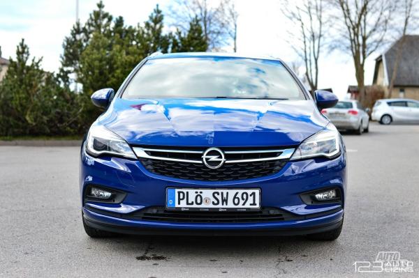 Opel Astra 2019 in Kretinga, with an engine capacity of 1.60 L and mileage of 123 thousand km for 7350 €, photo 2 on AUTOMOTO.COM.LV