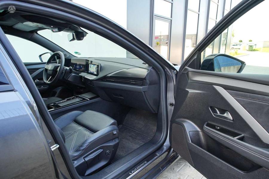 Opel Astra 2024 in Kaunas, with an engine capacity of 1.20 L and mileage of 21 thousand km for 21250 €, photo 41 on AUTOMOTO.COM.LV