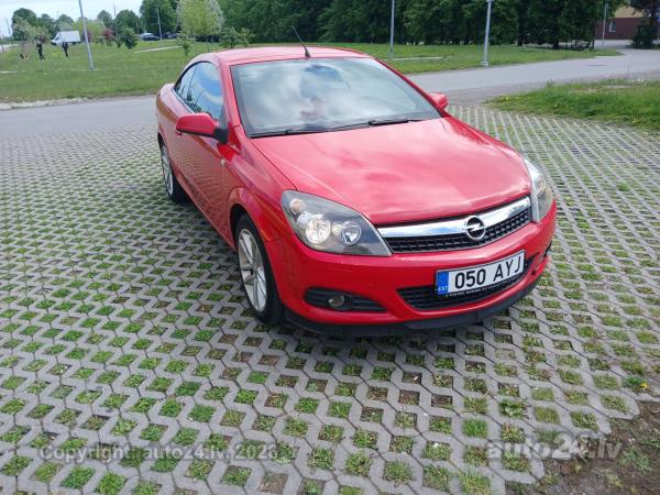 Red Opel astra-twintop 2007 in Tallinn, with an engine capacity of 1.80 L and mileage of 247 thousand km for 3300 €, photo 1 on AUTOMOTO.COM.LV