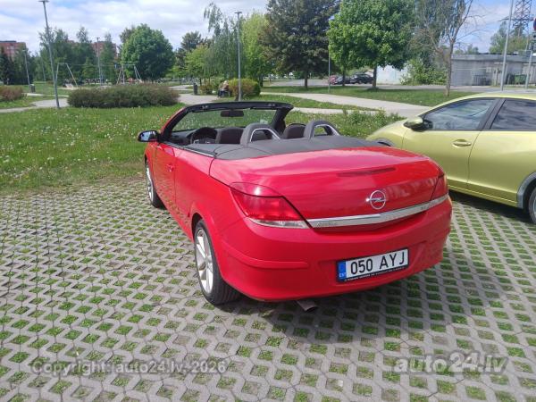 Red Opel astra-twintop 2007 in Tallinn, with an engine capacity of 1.80 L and mileage of 247 thousand km for 3300 €, photo 9 on AUTOMOTO.COM.LV