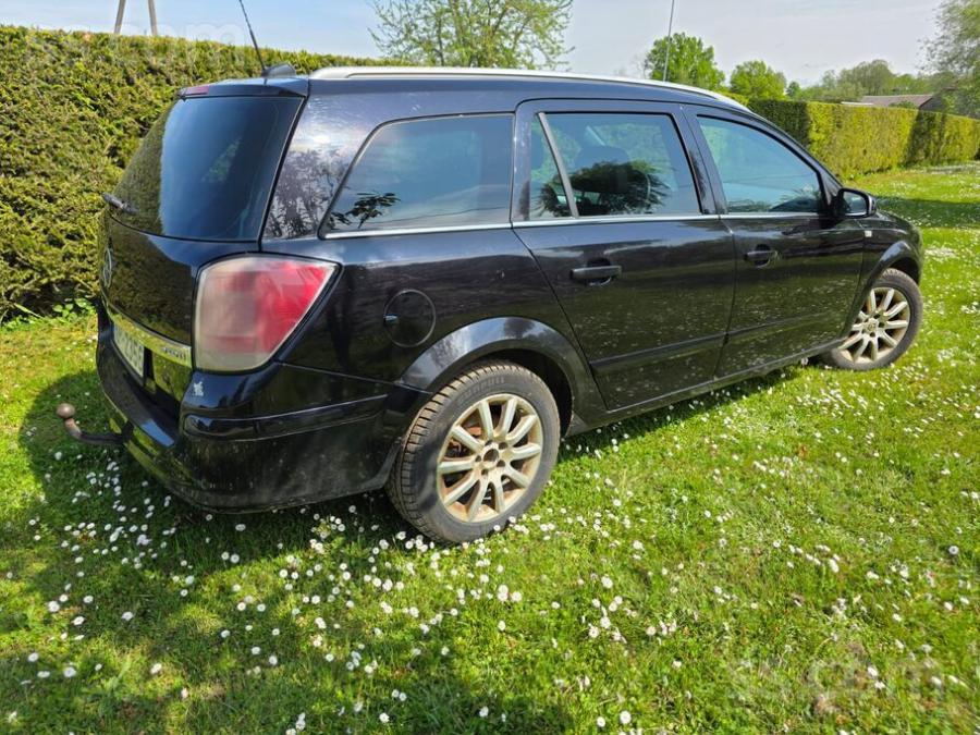 Melns Opel Astra Van 2006 Liepāja, ar dzinēja tilpumu 1.90 L un nobraukumu 466 tūkst. km par 1050 €, foto 1 vietnē AUTOMOTO.COM.LV
