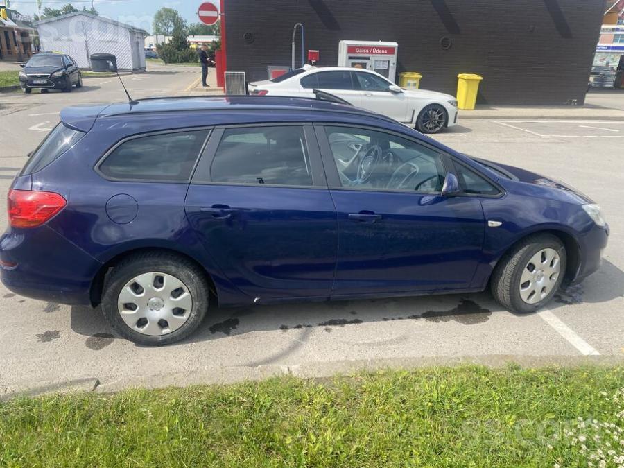 Blue Opel Astra Van 2012 in Riga, with an engine capacity of 1.70 L and mileage of 0 thousand km for 2350 €, photo 5 on AUTOMOTO.COM.LV