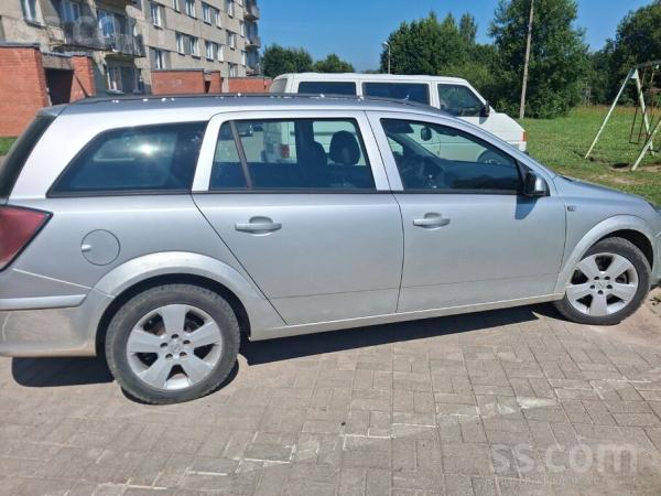 Grey Opel Astra Van 2006 in Aluksne, with an engine capacity of 1.90 L and mileage of 396 thousand km for 800 €, photo 2 on AUTOMOTO.COM.LV
