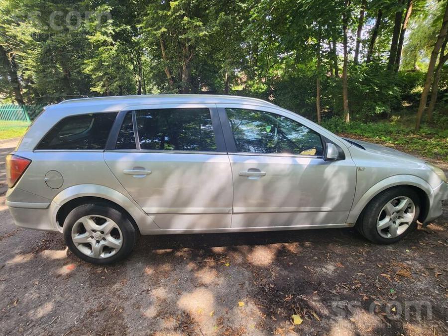 Grey Opel Astra Van 2007 in Riga, with an engine capacity of 1.70 L and mileage of 310 thousand km for 1000 €, photo 3 on AUTOMOTO.COM.LV