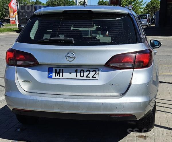 Grey Opel Astra Van 2016 in Riga, with an engine capacity of 1.60 L and mileage of 321 thousand km for 3800 €, photo 4 on AUTOMOTO.COM.LV