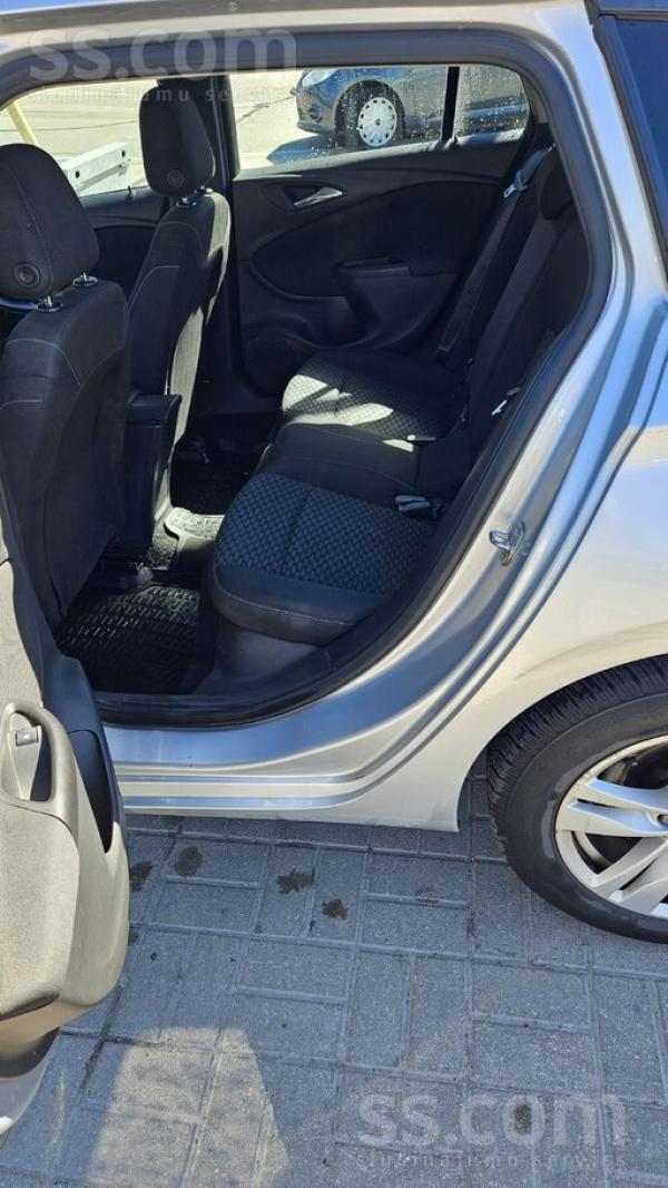 Grey Opel Astra Van 2016 in Riga, with an engine capacity of 1.60 L and mileage of 321 thousand km for 3800 €, photo 8 on AUTOMOTO.COM.LV