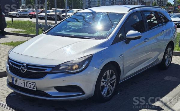 Grey Opel Astra Van 2016 in Riga, with an engine capacity of 1.60 L and mileage of 321 thousand km for 3800 €, photo 6 on AUTOMOTO.COM.LV