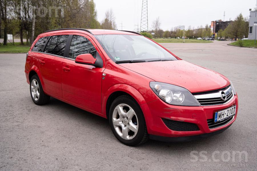 Red Opel Astra Van 2010 in Riga, with an engine capacity of 1.90 L and mileage of 271 thousand km for 3100 €, photo 1 on AUTOMOTO.COM.LV