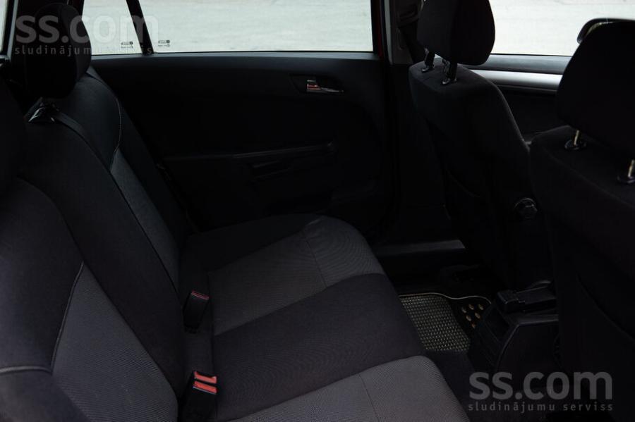 Red Opel Astra Van 2010 in Riga, with an engine capacity of 1.90 L and mileage of 271 thousand km for 3100 €, photo 8 on AUTOMOTO.COM.LV
