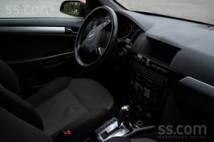 Red Opel Astra Van 2010 in Riga, with an engine capacity of 1.90 L and mileage of 271 thousand km for 3100 €, photo 9 on AUTOMOTO.COM.LV