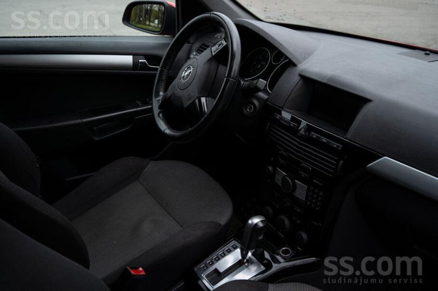 Red Opel Astra Van 2010 in Riga, with an engine capacity of 1.90 L and mileage of 271 thousand km for 3100 €, photo 9 on AUTOMOTO.COM.LV