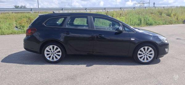 Violet Opel Astra 2011 in Marijampole, with an engine capacity of 1.96 L and mileage of 289 thousand km for 3300 €, photo 6 on AUTOMOTO.COM.LV