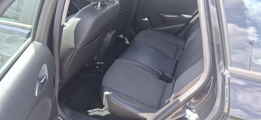 Violets Opel Astra 2011 Marijampole, ar dzinēja tilpumu 1.96 L un nobraukumu 289 tūkst. km par 3300 €, foto 13 vietnē AUTOMOTO.COM.LV