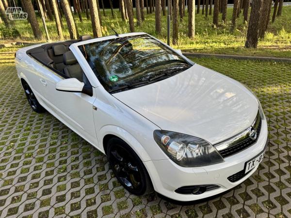 White Opel Astra 2006 in Kaunas, with an engine capacity of 1.60 L and mileage of 230 thousand km for 3500 €, photo 2 on AUTOMOTO.COM.LV