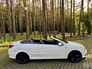 White Opel Astra 2006 in Kaunas, with an engine capacity of 1.60 L and mileage of 230 thousand km for 3500 €, photo 9 on AUTOMOTO.COM.LV