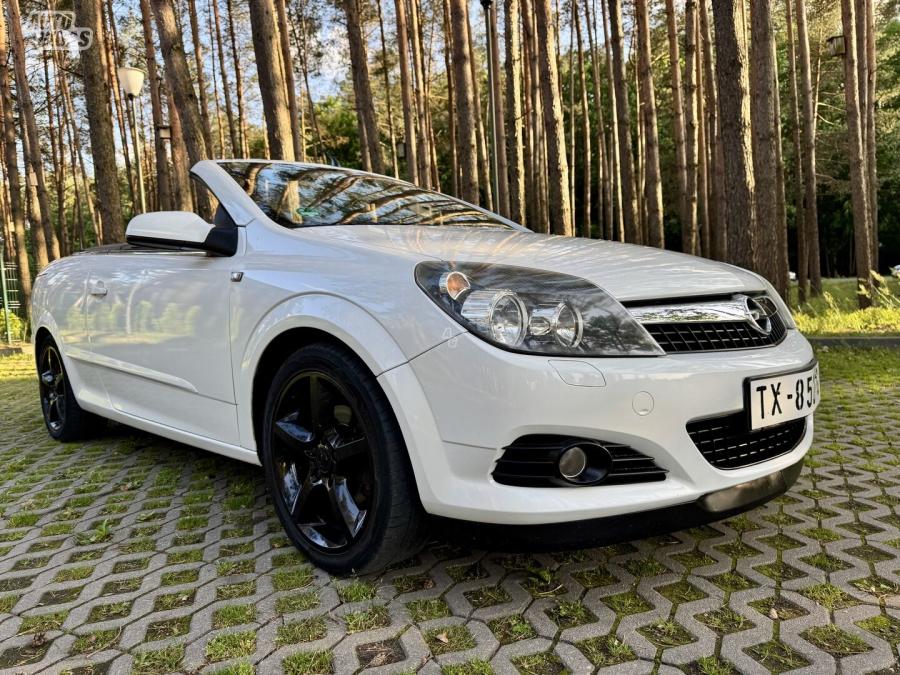 White Opel Astra 2006 in Kaunas, with an engine capacity of 1.60 L and mileage of 230 thousand km for 3500 €, photo 10 on AUTOMOTO.COM.LV