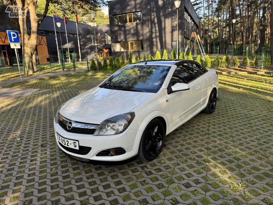 White Opel Astra 2006 in Kaunas, with an engine capacity of 1.60 L and mileage of 230 thousand km for 3500 €, photo 11 on AUTOMOTO.COM.LV