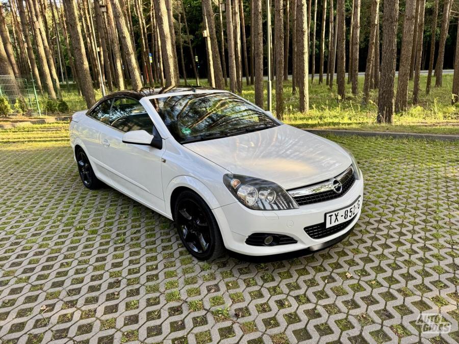 White Opel Astra 2006 in Kaunas, with an engine capacity of 1.60 L and mileage of 230 thousand km for 3500 €, photo 12 on AUTOMOTO.COM.LV