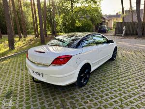 White Opel Astra 2006 in Kaunas, with an engine capacity of 1.60 L and mileage of 230 thousand km for 3500 €, photo 13 on AUTOMOTO.COM.LV