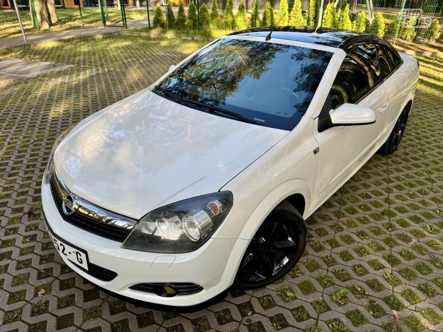 White Opel Astra 2006 in Kaunas, with an engine capacity of 1.60 L and mileage of 230 thousand km for 3500 €, photo 17 on AUTOMOTO.COM.LV
