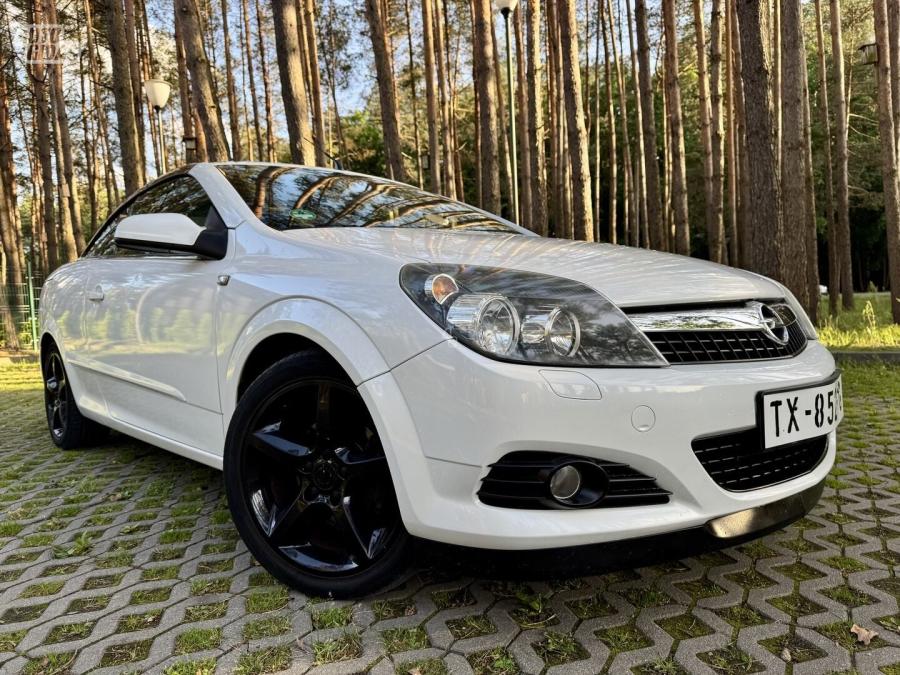White Opel Astra 2006 in Kaunas, with an engine capacity of 1.60 L and mileage of 230 thousand km for 3500 €, photo 19 on AUTOMOTO.COM.LV