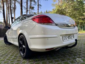 White Opel Astra 2006 in Kaunas, with an engine capacity of 1.60 L and mileage of 230 thousand km for 3500 €, photo 22 on AUTOMOTO.COM.LV
