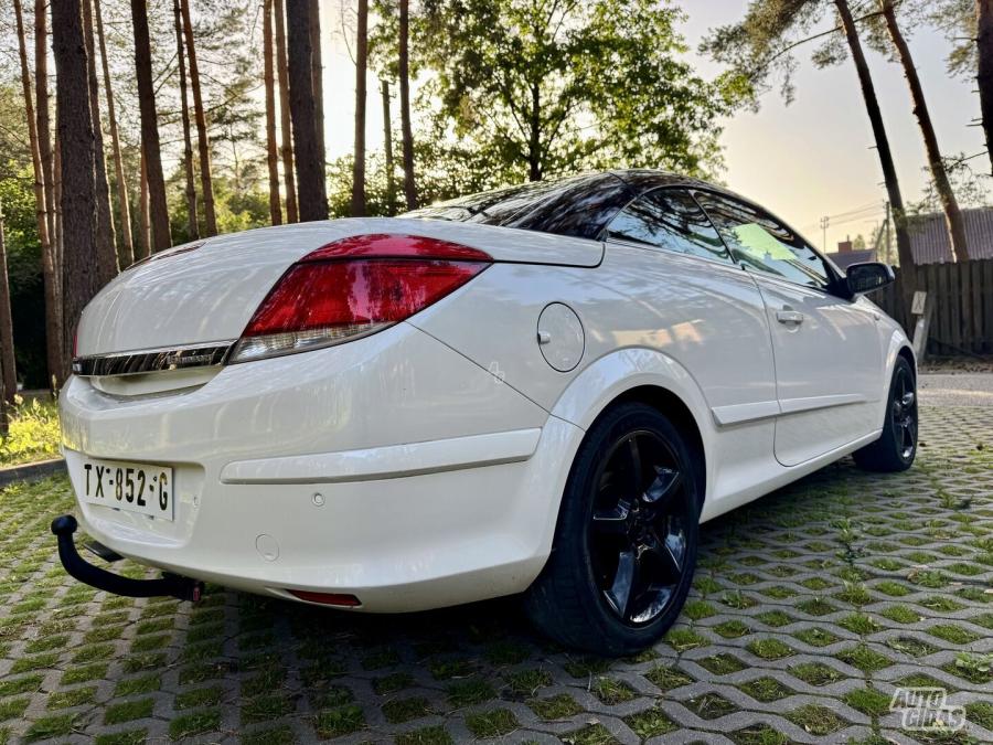 White Opel Astra 2006 in Kaunas, with an engine capacity of 1.60 L and mileage of 230 thousand km for 3500 €, photo 23 on AUTOMOTO.COM.LV