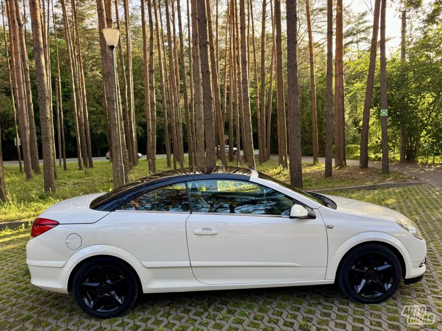 White Opel Astra 2006 in Kaunas, with an engine capacity of 1.60 L and mileage of 230 thousand km for 3500 €, photo 24 on AUTOMOTO.COM.LV