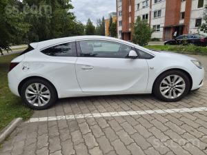 Balts Opel Astra 2012 Rīga, ar dzinēja tilpumu 1.70 L un nobraukumu 255 tūkst. km par 4000 €, foto  vietnē AUTOMOTO.COM.LV
