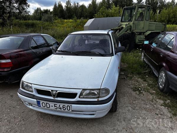 Белый Опель Астра 1997 в Рига, объемом двигателя 1.40 л и пробегом 190 тыс. км за 850 €, фото 1 на AUTOMOTO.COM.LV