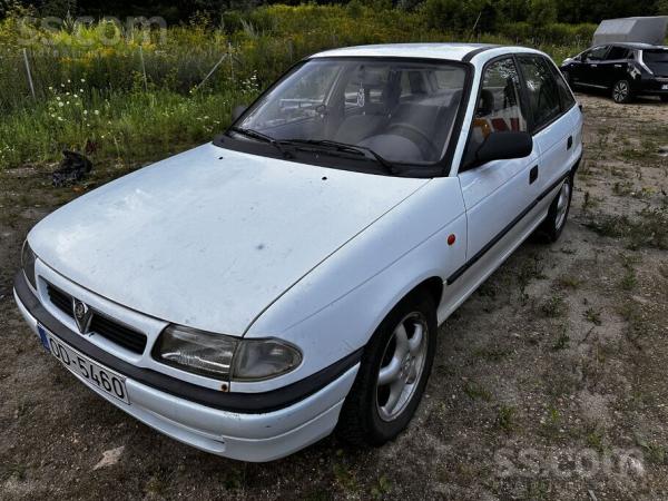 Белый Опель Астра 1997 в Рига, объемом двигателя 1.40 л и пробегом 190 тыс. км за 850 €, фото 2 на AUTOMOTO.COM.LV
