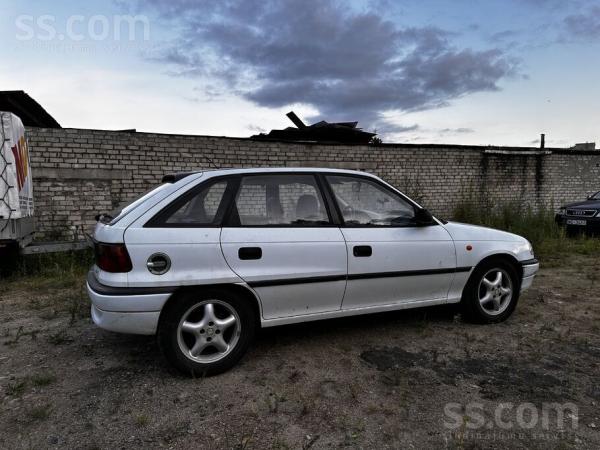 Белый Опель Астра 1997 в Рига, объемом двигателя 1.40 л и пробегом 190 тыс. км за 850 €, фото 7 на AUTOMOTO.COM.LV
