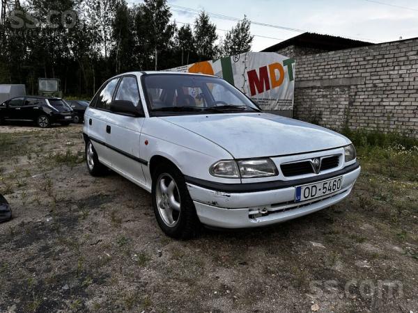 Белый Опель Астра 1997 в Рига, объемом двигателя 1.40 л и пробегом 190 тыс. км за 850 €, фото 8 на AUTOMOTO.COM.LV
