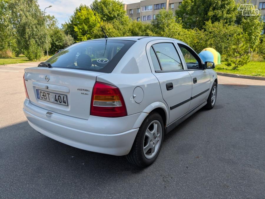 White Opel Astra 1998 in Klaipeda, with an engine capacity of 1.60 L and mileage of 236 thousand km for 850 €, photo 4 on AUTOMOTO.COM.LV