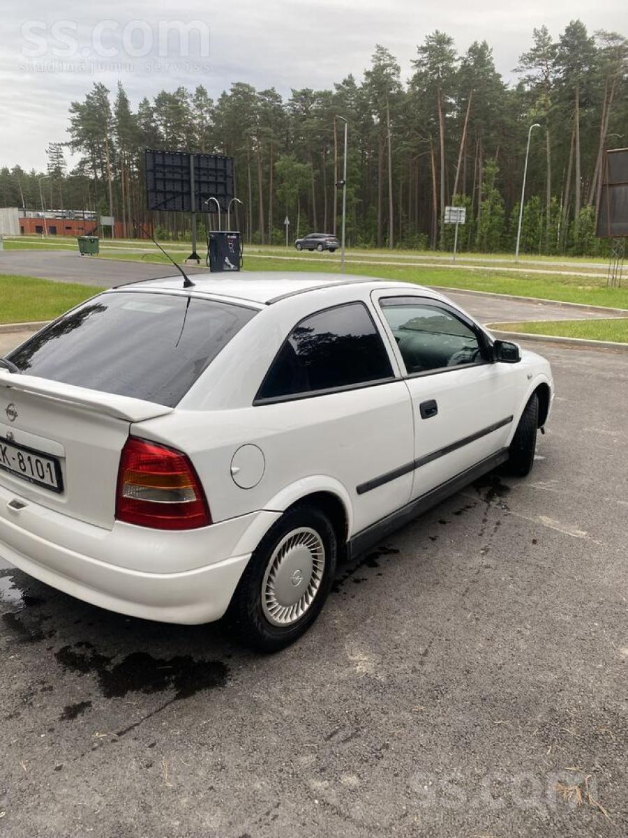 White Opel Astra 2001 in Riga, with an engine capacity of 1.70 L and mileage of 289 thousand km for 1450 €, photo 5 on AUTOMOTO.COM.LV