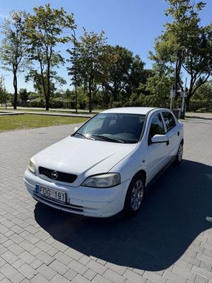 White Opel Astra 2001 in Kaunas, with an engine capacity of 2.00 L and mileage of 210 thousand km for 799 €, photo 3 on AUTOMOTO.COM.LV